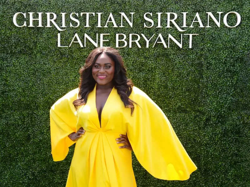 Christian Siriano x Lane Bryant gbara mpụta mbụ n'okporo ụzọ UN 23225_7