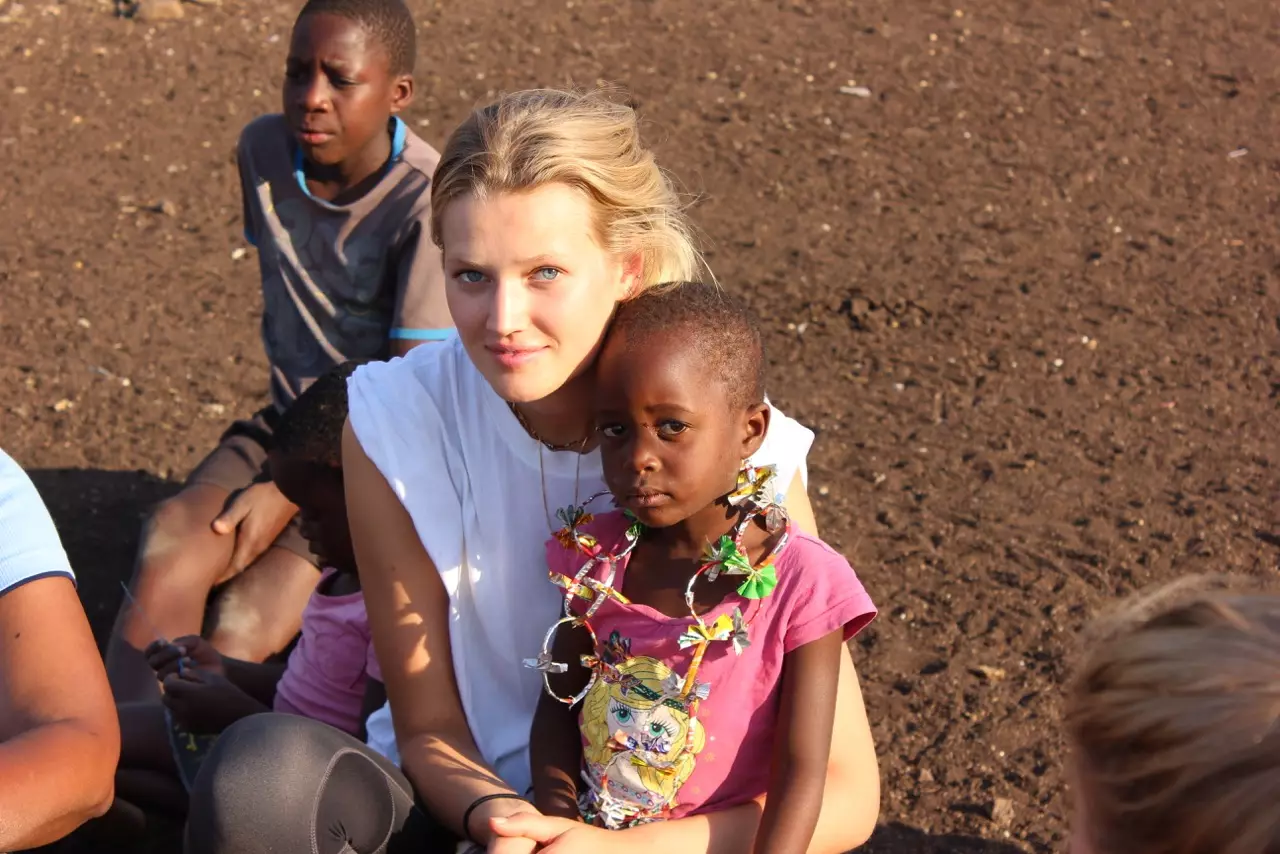 Toni Garrn Yatangije Fondasiyo Yabakobwa