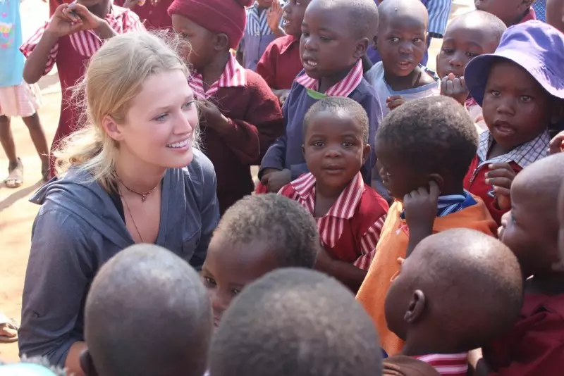 Toni Garrn Ya Kaddamar da Gidauniyar 'Yan Mata 23226_2