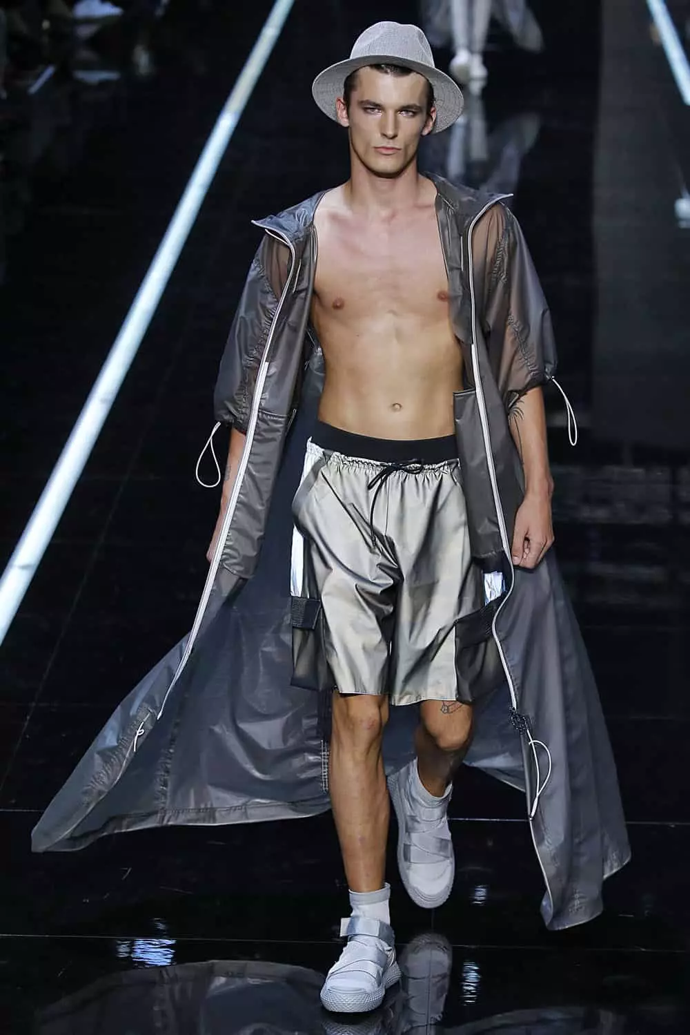 Emporio Armani Show-ek gizonak eta emakumeak elkartu zituen, NBC Fêtes Fall TV 23479_2