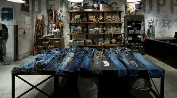 Ralph Lauren hap dyqanin e parë të xhinseve dhe furnizimeve në NYC 24111_1