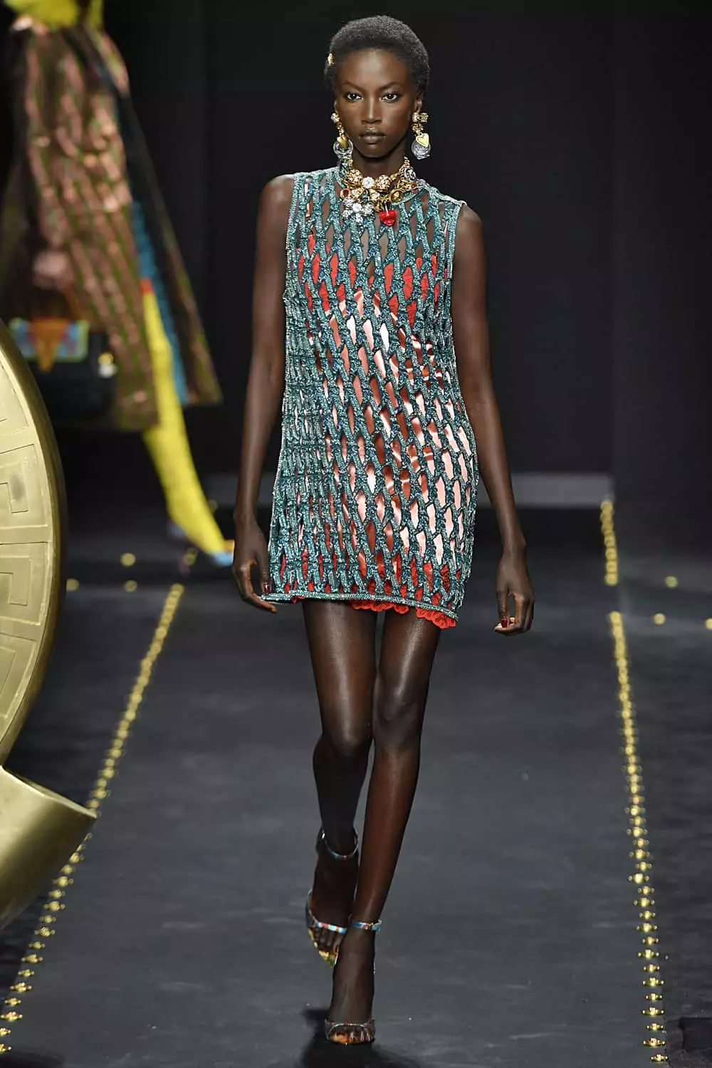 Stephanie Seymour, Ikon '90an, Nembé Ngadamel Penampilan Reuwas di Versace 24208_43