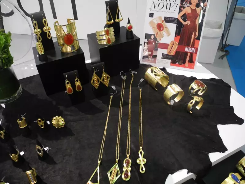 Երեք բարձր ապրանքանիշեր հայտնաբերվել են ENK's Accessories Circuit/Intermezzo հավաքածուում 24266_4