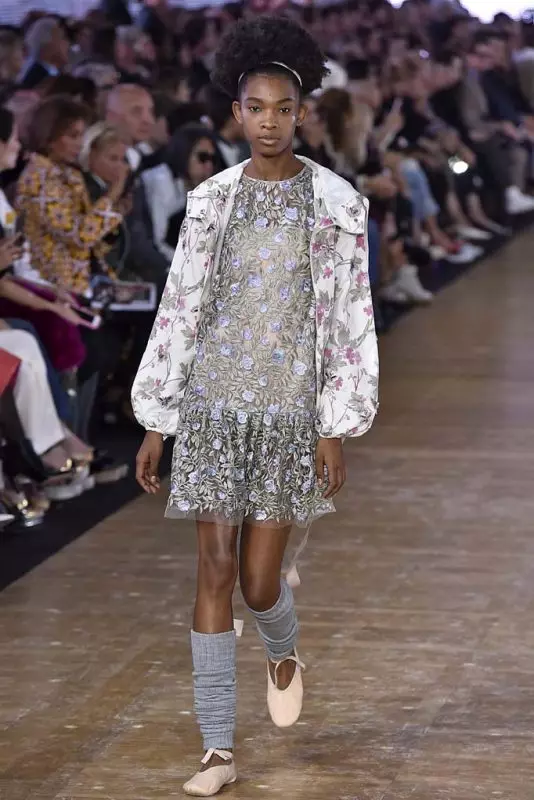 बिदाइ पेरिस! Miu Miu, Moncler Gamme Rouge, and Louis Vuitton Close Out Fashion Month 24323_101
