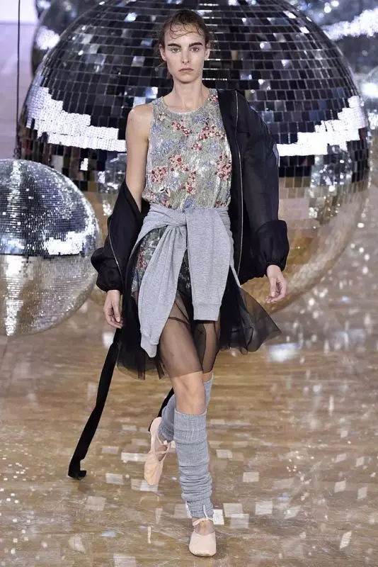 बिदाइ पेरिस! Miu Miu, Moncler Gamme Rouge, and Louis Vuitton Close Out Fashion Month 24323_102