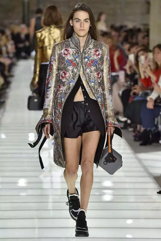الوداع پیرس! Miu Miu، Moncler Gamme Rouge، اور Louis Vuitton Close Out Fashion Month 24323_11
