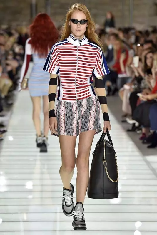 الوداع پیرس! Miu Miu، Moncler Gamme Rouge، اور Louis Vuitton Close Out Fashion Month 24323_19