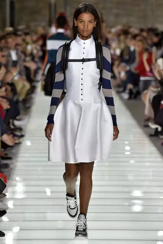الوداع پیرس! Miu Miu، Moncler Gamme Rouge، اور Louis Vuitton Close Out Fashion Month 24323_20