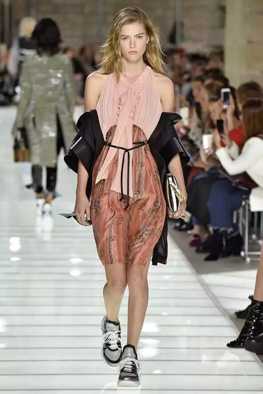 Բարև Փարիզ! Miu Miu-ն, Moncler Gamme Rouge-ը և Louis Vuitton-ը փակում են նորաձևության ամիսը 24323_27