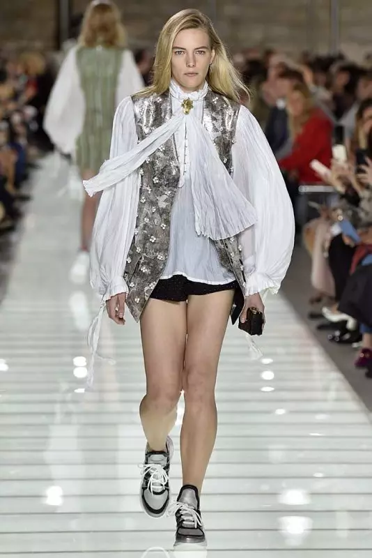الوداع پیرس! Miu Miu، Moncler Gamme Rouge، اور Louis Vuitton Close Out Fashion Month 24323_28