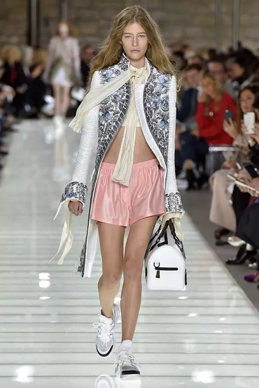 Adieu Paris! Isinara ni Miu Miu, Moncler Gamme Rouge, at Louis Vuitton ang Fashion Month 24323_3