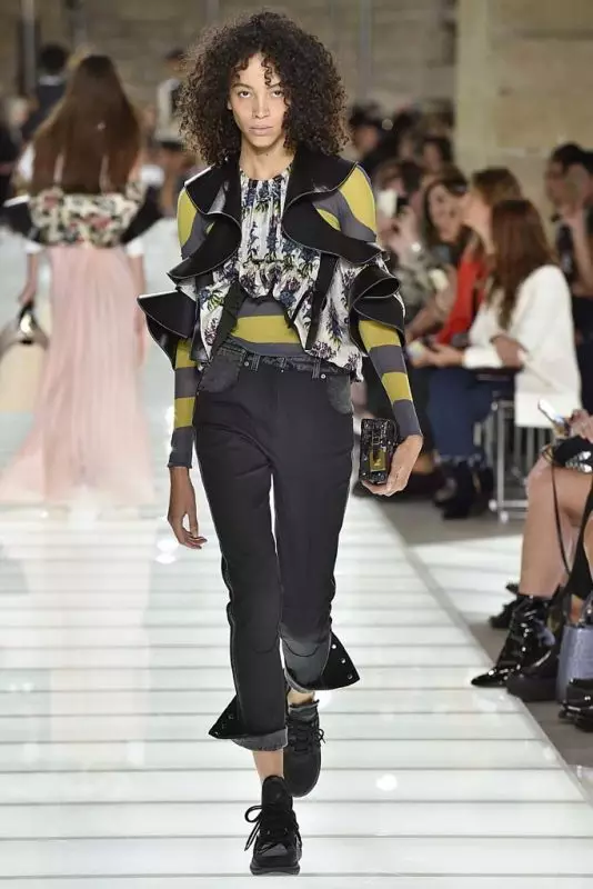 الوداع پیرس! Miu Miu، Moncler Gamme Rouge، اور Louis Vuitton Close Out Fashion Month 24323_34