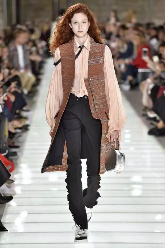 الوداع پیرس! Miu Miu، Moncler Gamme Rouge، اور Louis Vuitton Close Out Fashion Month 24323_39