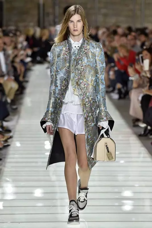 बिदाइ पेरिस! Miu Miu, Moncler Gamme Rouge, and Louis Vuitton Close Out Fashion Month 24323_4