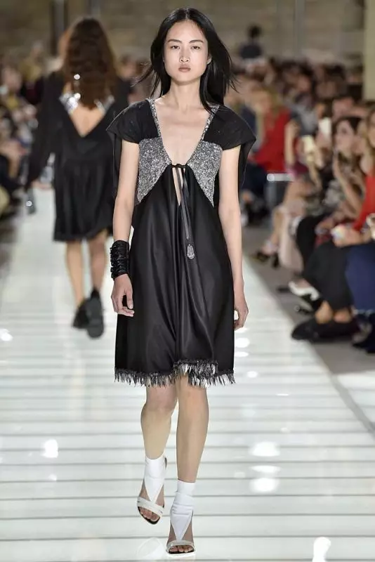 الوداع پیرس! Miu Miu، Moncler Gamme Rouge، اور Louis Vuitton Close Out Fashion Month 24323_41