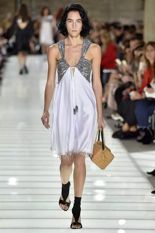 الوداع پیرس! Miu Miu، Moncler Gamme Rouge، اور Louis Vuitton Close Out Fashion Month 24323_42