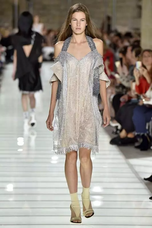 الوداع پیرس! Miu Miu، Moncler Gamme Rouge، اور Louis Vuitton Close Out Fashion Month 24323_43
