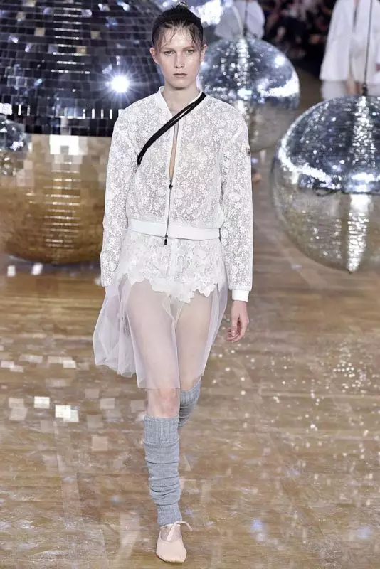 बिदाइ पेरिस! Miu Miu, Moncler Gamme Rouge, and Louis Vuitton Close Out Fashion Month 24323_68