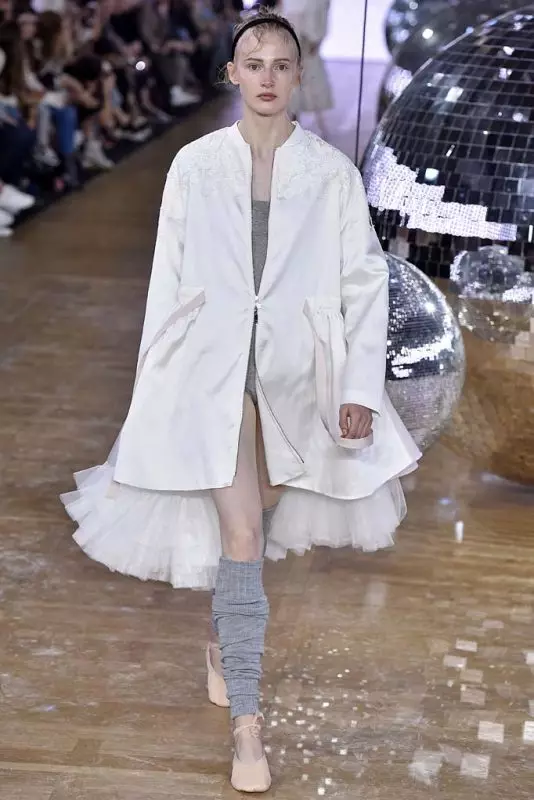 बिदाइ पेरिस! Miu Miu, Moncler Gamme Rouge, and Louis Vuitton Close Out Fashion Month 24323_69