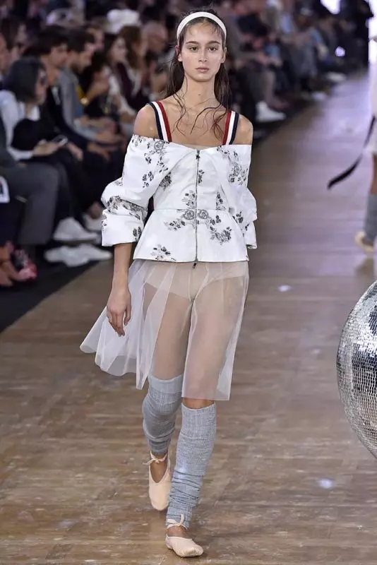 Adieu Paris! كل من Miu Miu و Moncler Gamme Rouge و Louis Vuitton Close Out Fashion Month 24323_82