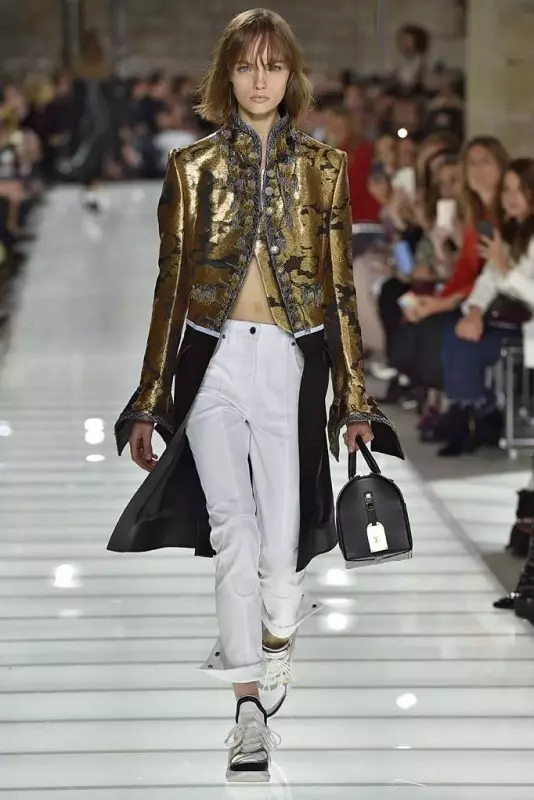 الوداع پیرس! Miu Miu، Moncler Gamme Rouge، اور Louis Vuitton Close Out Fashion Month 24323_9