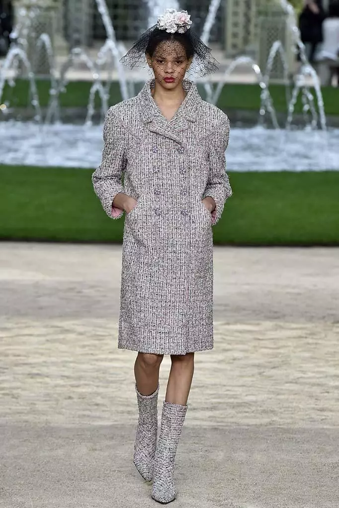 Karl Lagerfeld ekpughere ogige nzuzo nke Chanel n'izu Couture 24548_13