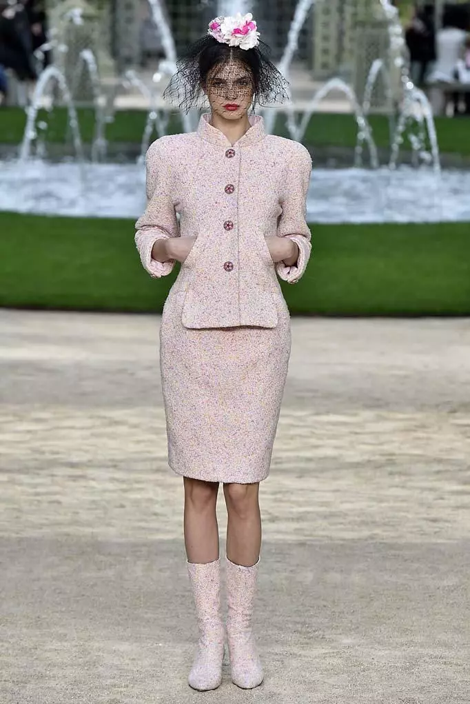 Karl Lagerfeld bemutatja Chanel titkos kertjét a Couture Weeken 24548_19