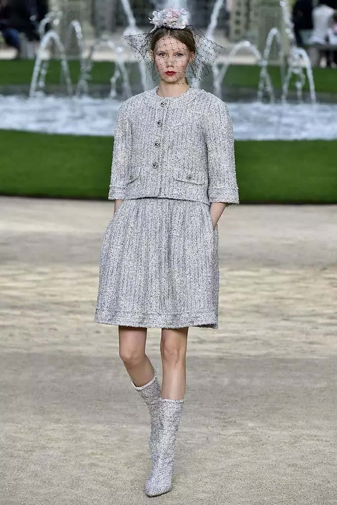 Karl Lagerfeld bemutatja Chanel titkos kertjét a Couture Weeken 24548_21