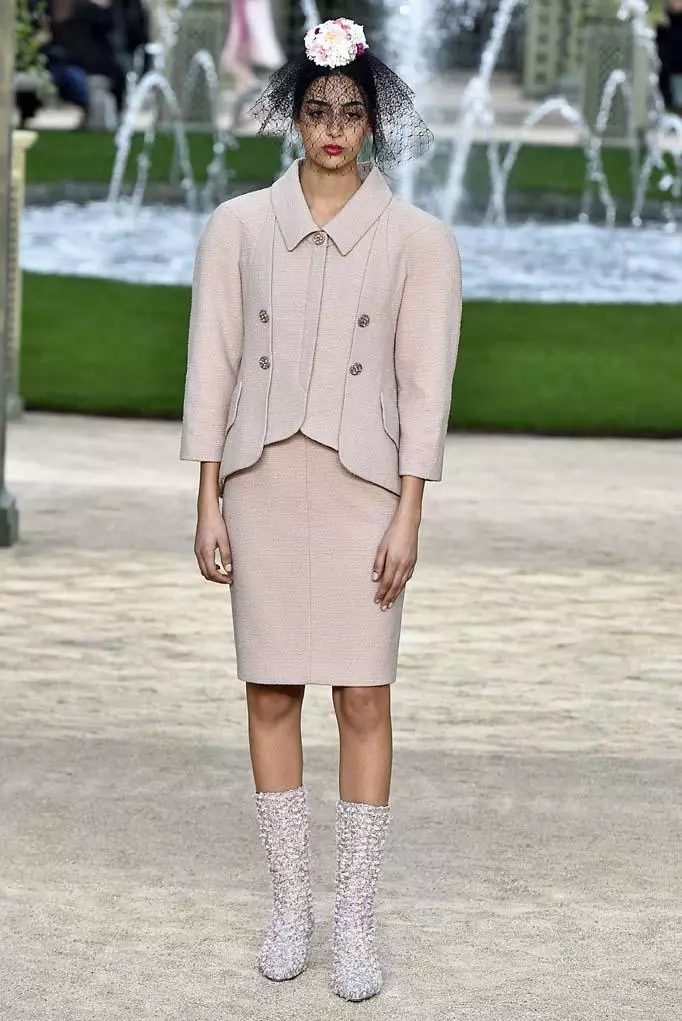 Karl Lagerfeld bemutatja Chanel titkos kertjét a Couture Weeken 24548_27