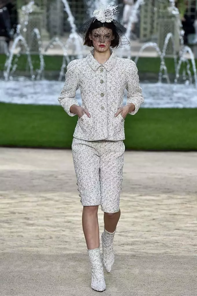 Karl Lagerfeld ekpughere ogige nzuzo nke Chanel n'izu Couture 24548_29