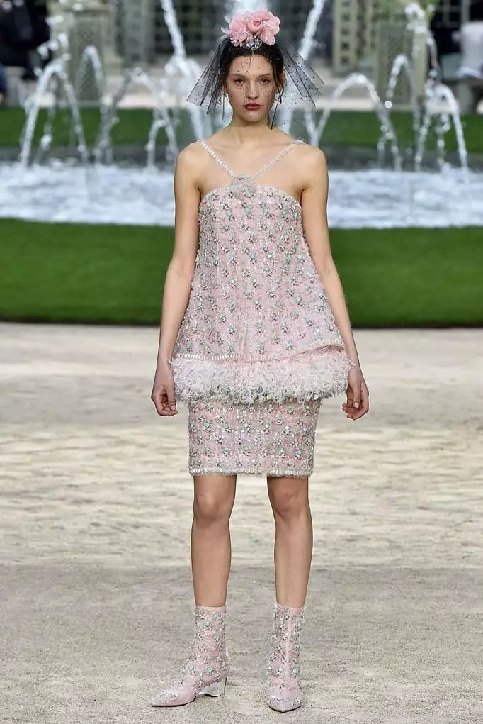 Karl Lagerfeld bemutatja Chanel titkos kertjét a Couture Weeken 24548_50