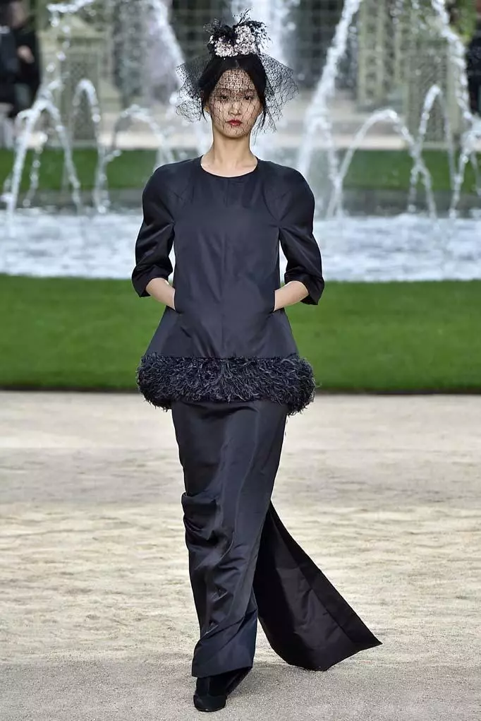 Karl Lagerfeld ekpughere ogige nzuzo nke Chanel n'izu Couture 24548_53