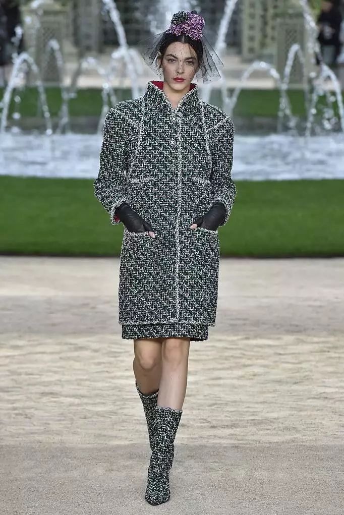 Karl Lagerfeld ekpughere ogige nzuzo nke Chanel n'izu Couture 24548_6
