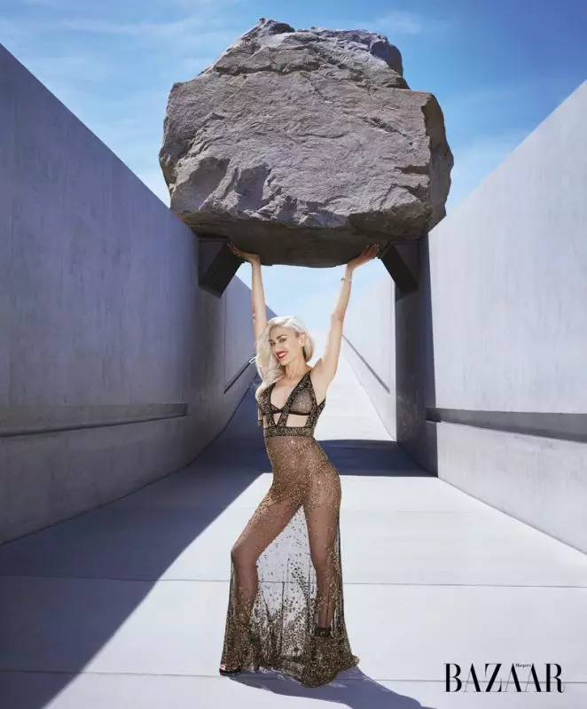 Gwen Stefani O Koahetse Harper's Bazaar, o Bua ka Tlhalo ea Hae ea Phatlalatsa Haholo 24558_3