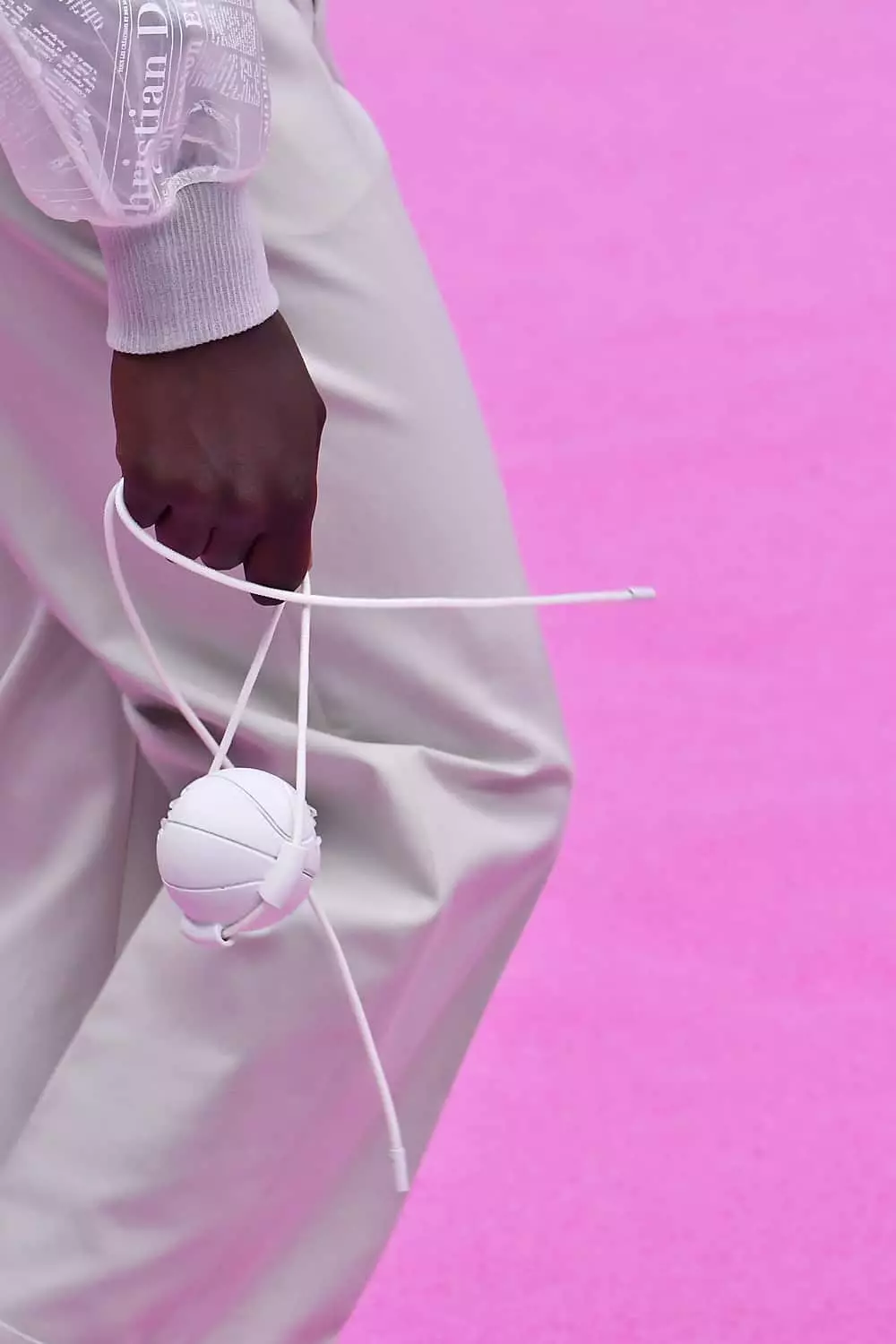 Dior Memperkenalkan Kerjasama Baharu Dengan Rimowa di Pertunjukan Landasan Lelaki Musim Bunga 2020 24705_16