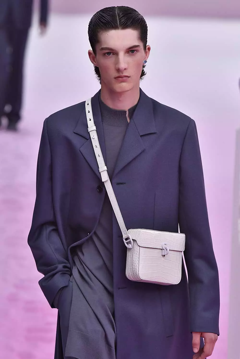 Dior, İlkbahar 2020 Erkekler Pist Şovunda Rimowa ile Yeni İşbirliğini Tanıttı 24705_20