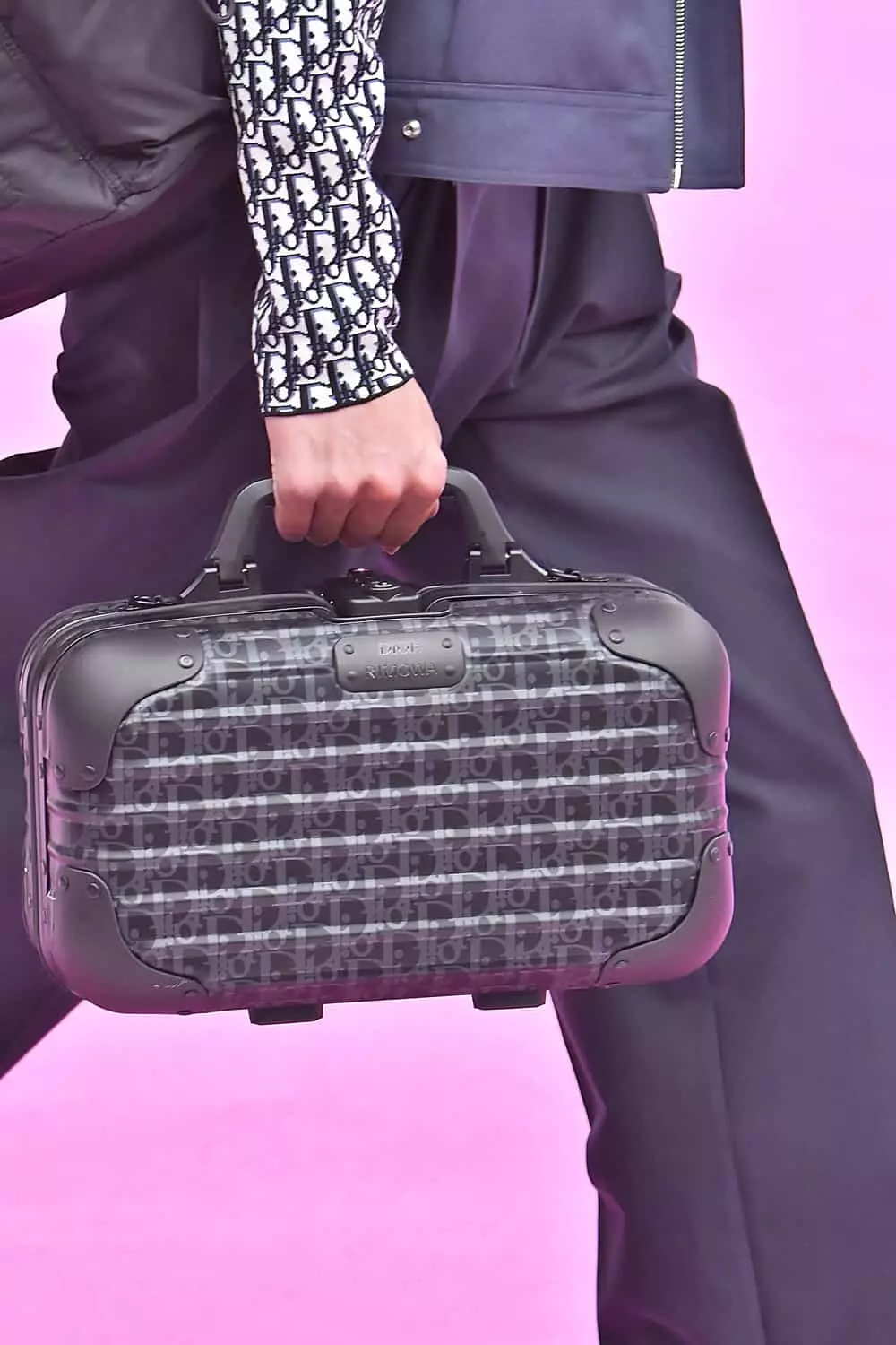 Dior debütiert neue Zusammenarbeit mit Rimowa auf der Herren-Laufsteg-Show im Frühjahr 2020 24705_8
