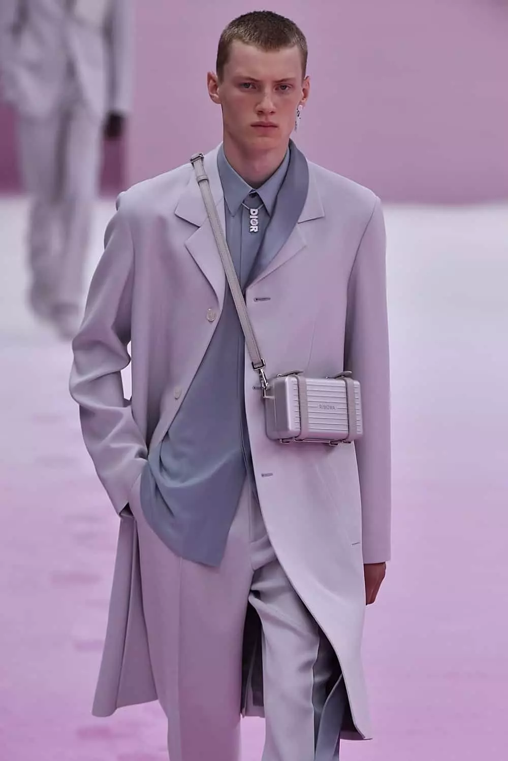 Dior, İlkbahar 2020 Erkekler Pist Şovunda Rimowa ile Yeni İşbirliğini Tanıttı 24705_9