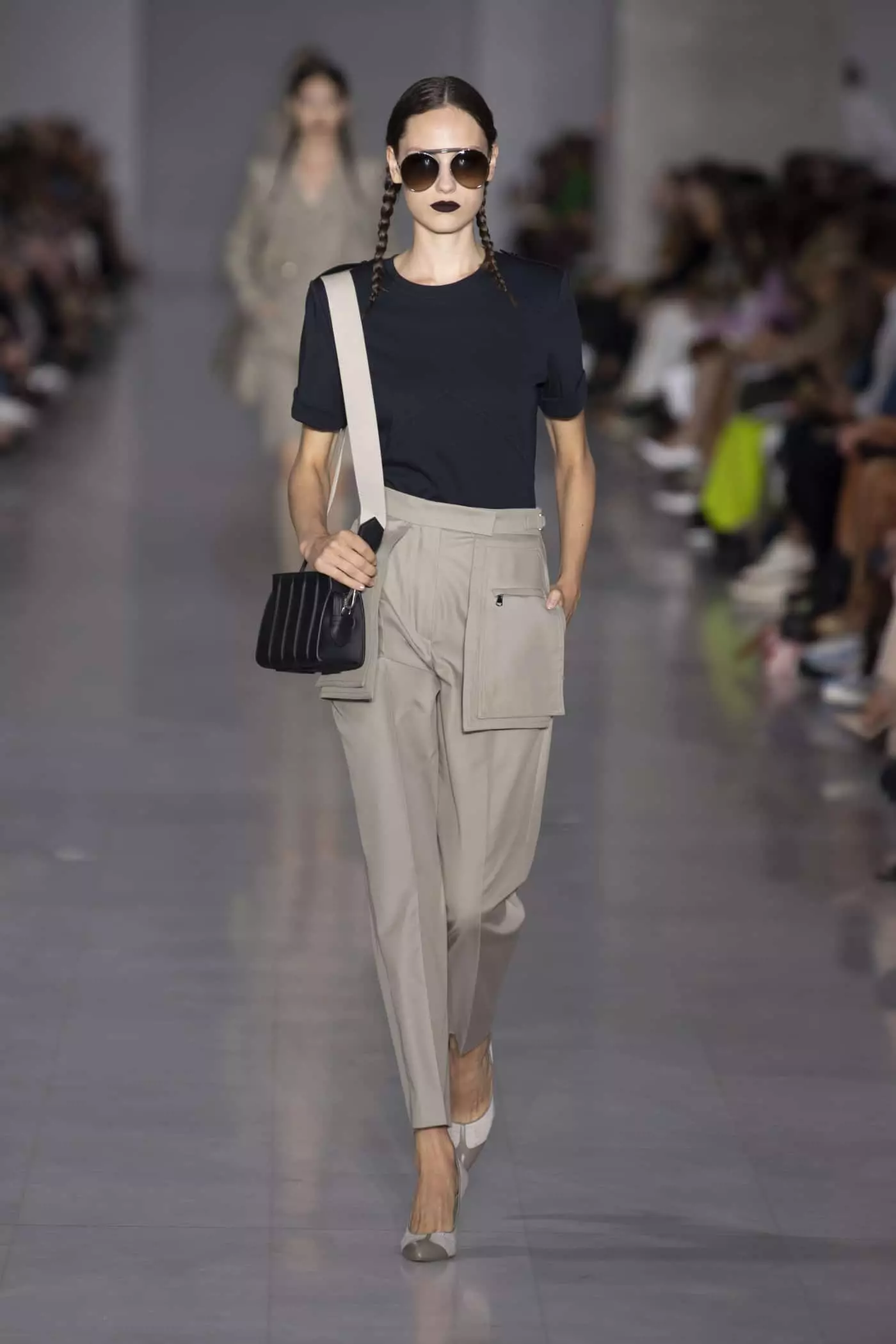 Max Mara Pakéan Sintreuk Implengan Spy Maranéhna pikeun Spring 2020 24759_52