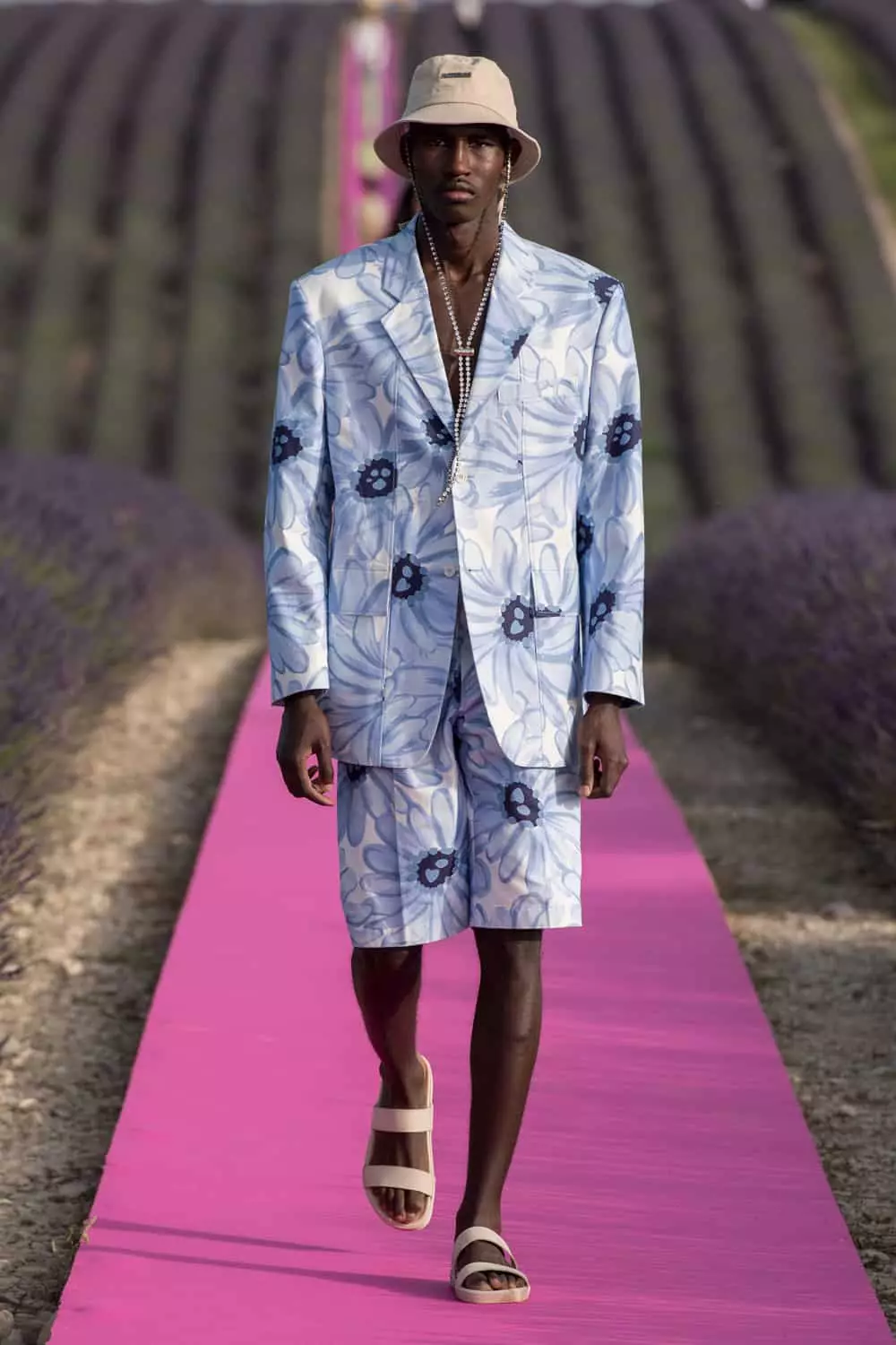 Karl Lagerfeld රූපලාවන්‍ය දියත් කිරීමට, Jacquemus Fêtes වසර 10 යි 25131_10