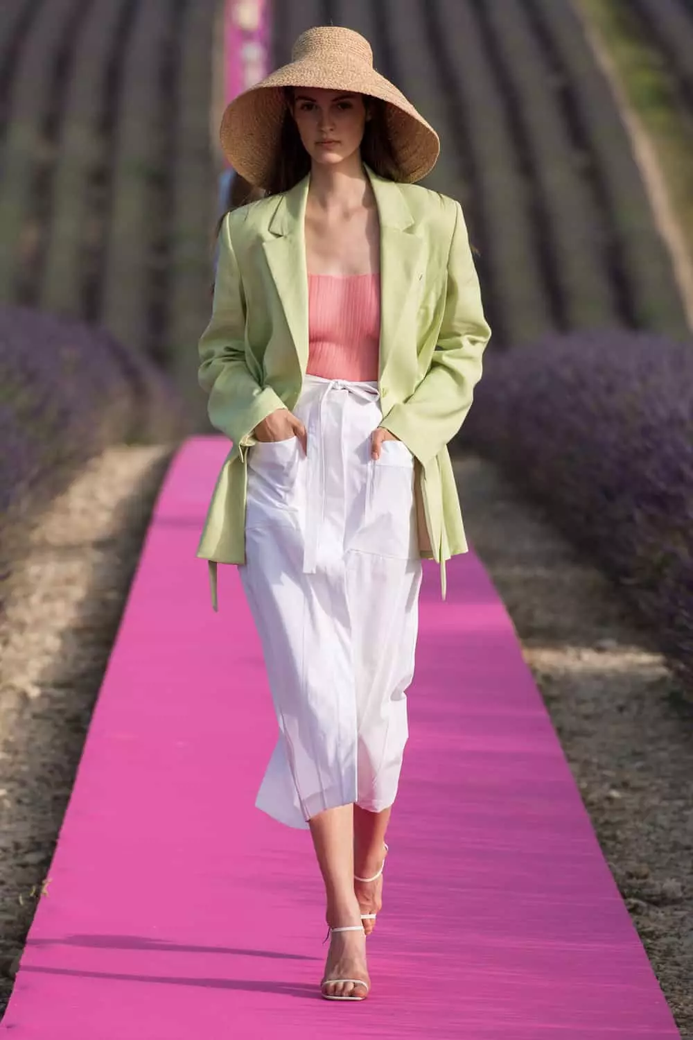 Karl Lagerfeld lanzará Beauty, Jacquemus Fêtes 10 años 25131_3