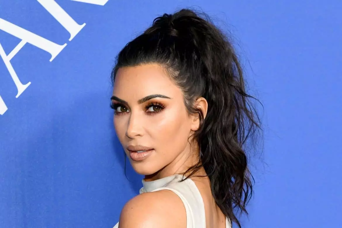 Kim Kardashian West solicita un botón de edición de Twitter, Adidas lanzará una zapatilla de $ 1500 con una captura