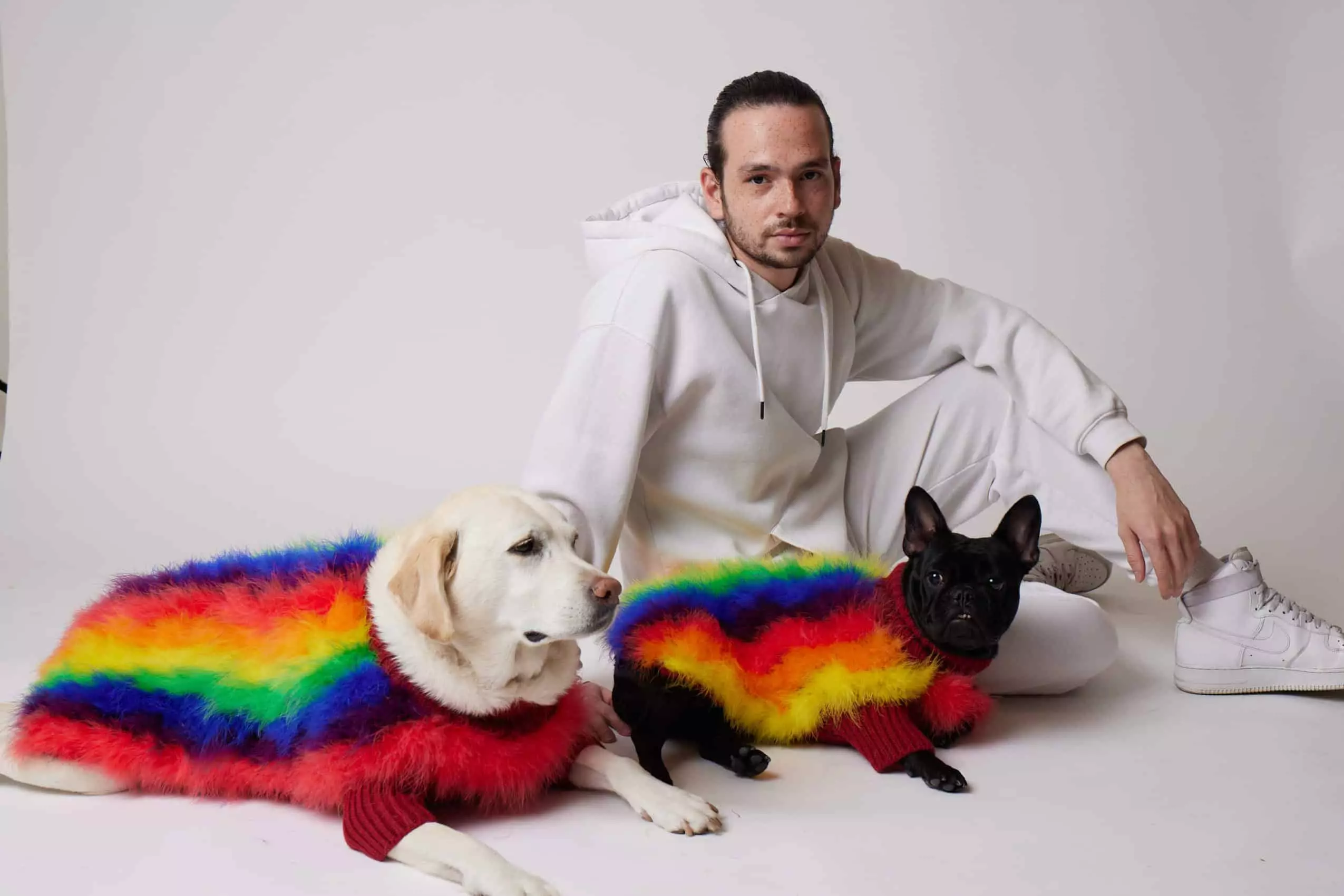 Yiyan Olootu: Christian Cowan x maxbone 'Rainbow Jumper' Pet Pride Sweater 2535_3