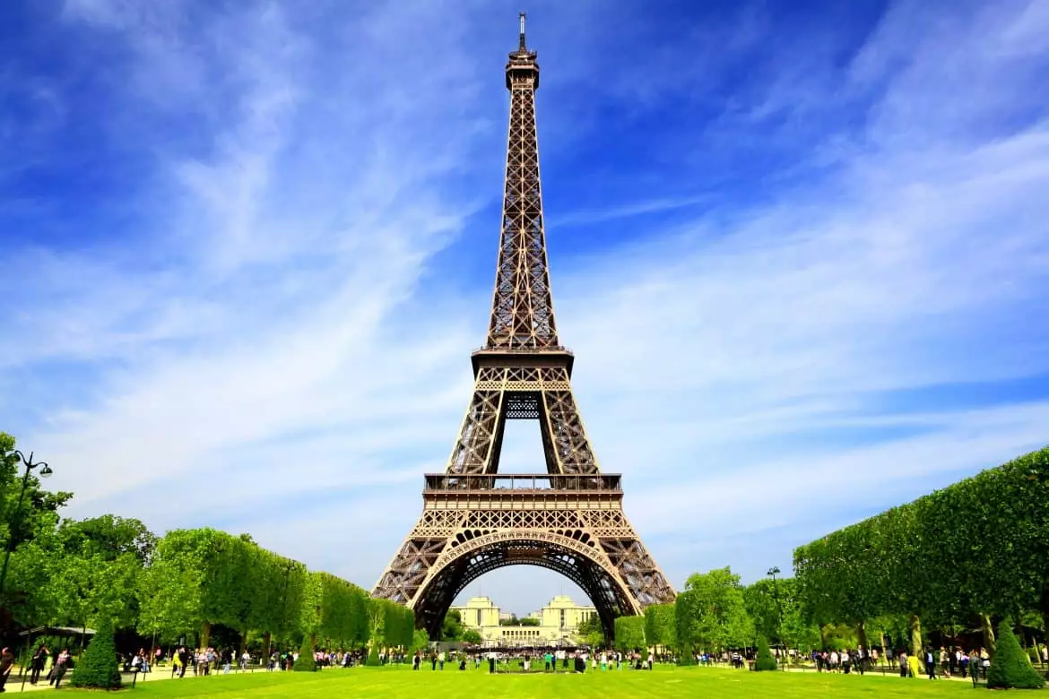 Menara Eiffel Dibuka Kembali dengan Aturan Baru
