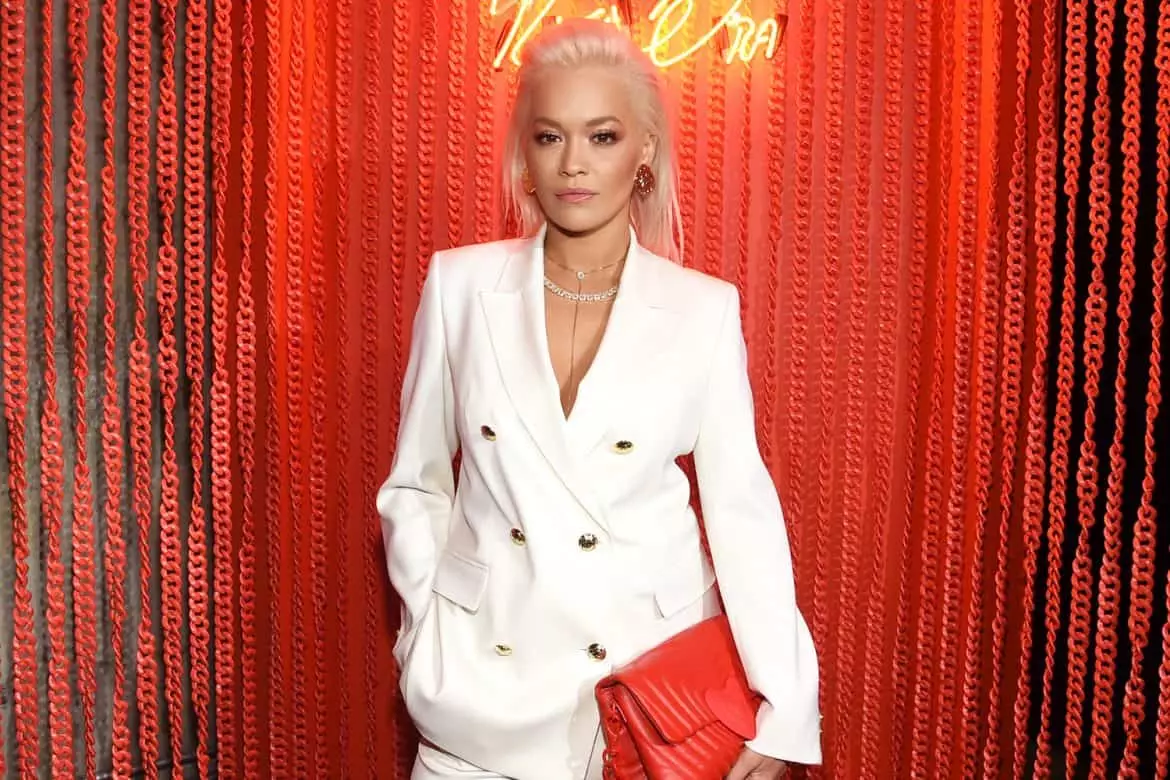 Η νέα συνεργασία της Rita Ora με την Escada βοηθά στην υποστήριξη των γυναικών που επηρεάζονται από τον πόλεμο 25766_1