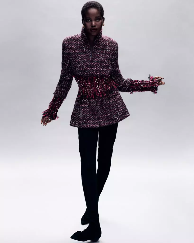 Chanel's Haute Couture Collection tau tshoov siab los ntawm Karl Lagerfeld 25979_17