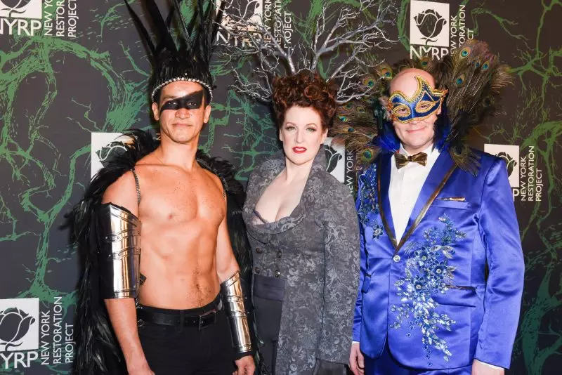 Kuki Dita Von Teese yabujijwe gutaramira muri Hulaween Gala ya Bette Midler? 25996_6