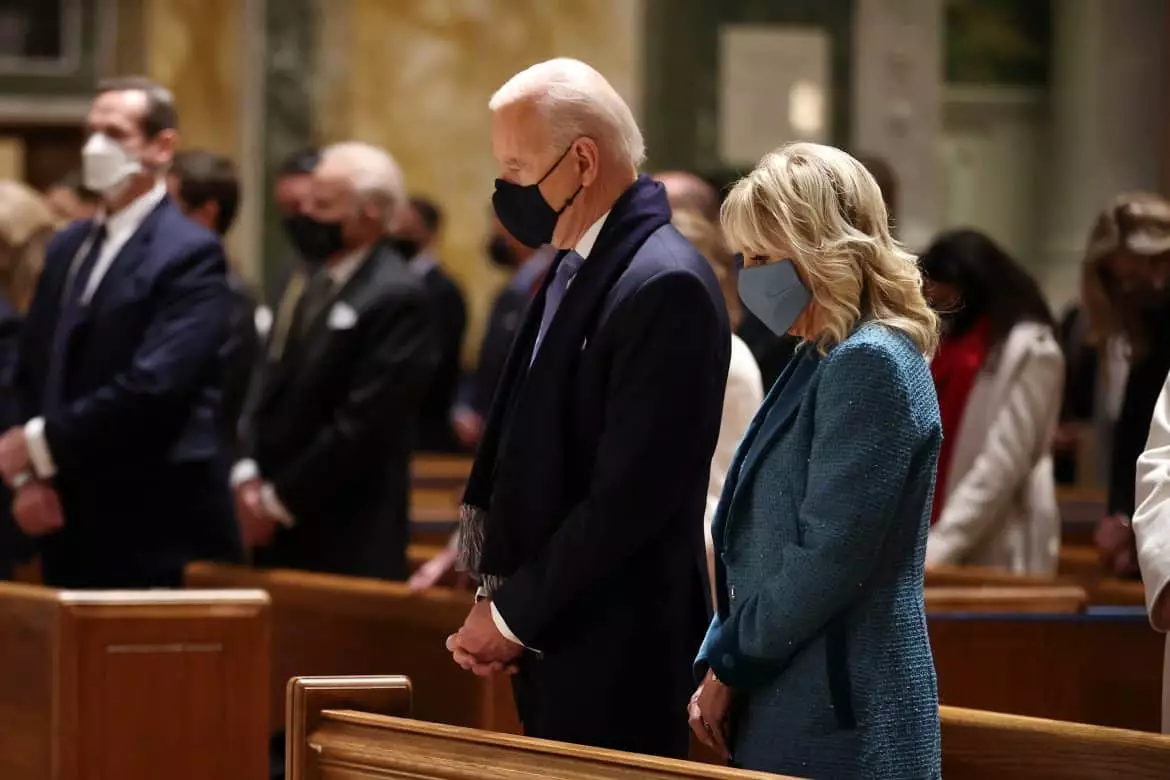 Jill Biden 選擇 Markarian 的年輕設計師 Alexandra O’Neill 度過一個充滿象徵意義和充滿希望的日子 2605_1