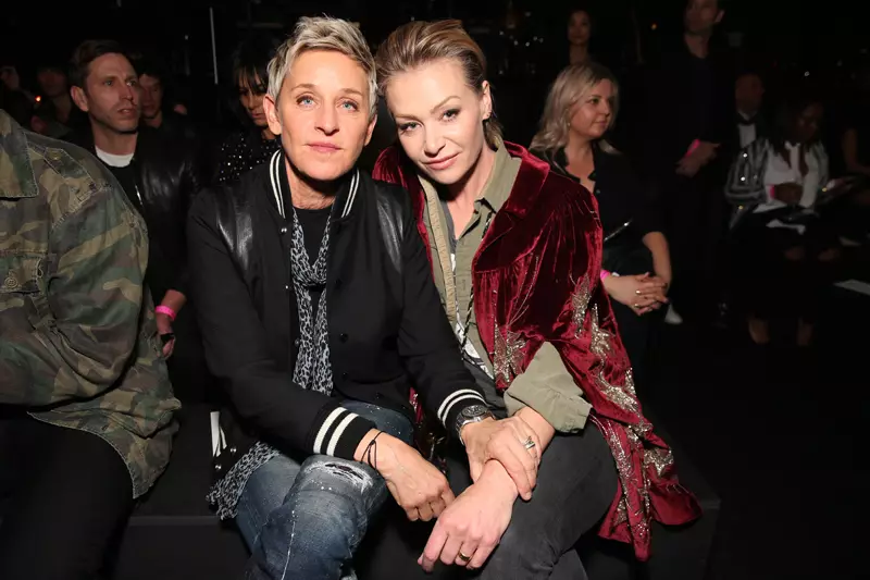 Tin tức hàng ngày: Pyer Moss To Launch Couture, Ellen DeGeneres ’Show Ends, The EDITION Trở lại, Trang bìa mới của Rosalia, v.v.! 2609_1