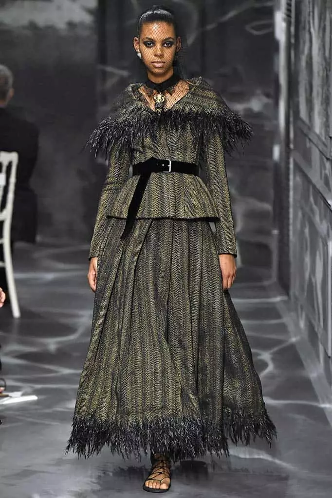 Dior جي تفصيلي زوال 2019 Couture سيٽ ٺهڻ ۾ ٽي هفتا لڳا 26199_17